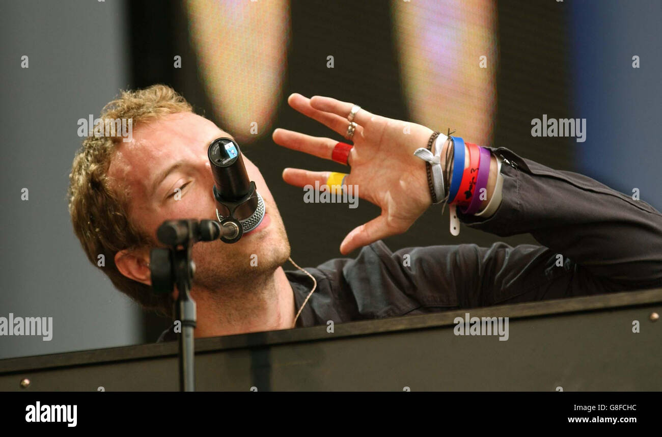 Live8 singing performing celebrity hi-res stock photography and images ...