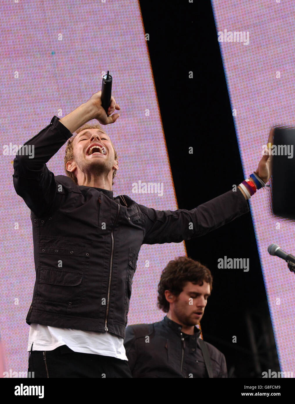 Live 8 Concert, Hyde Park. Chris Martin of Coldplay performing on stage ...