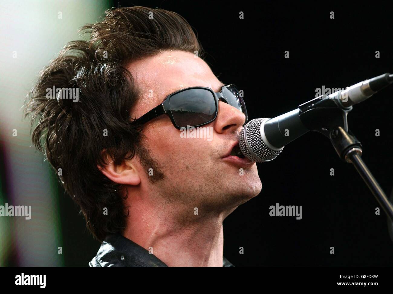 Live8 singing performing celebrity head shot hi-res stock photography ...