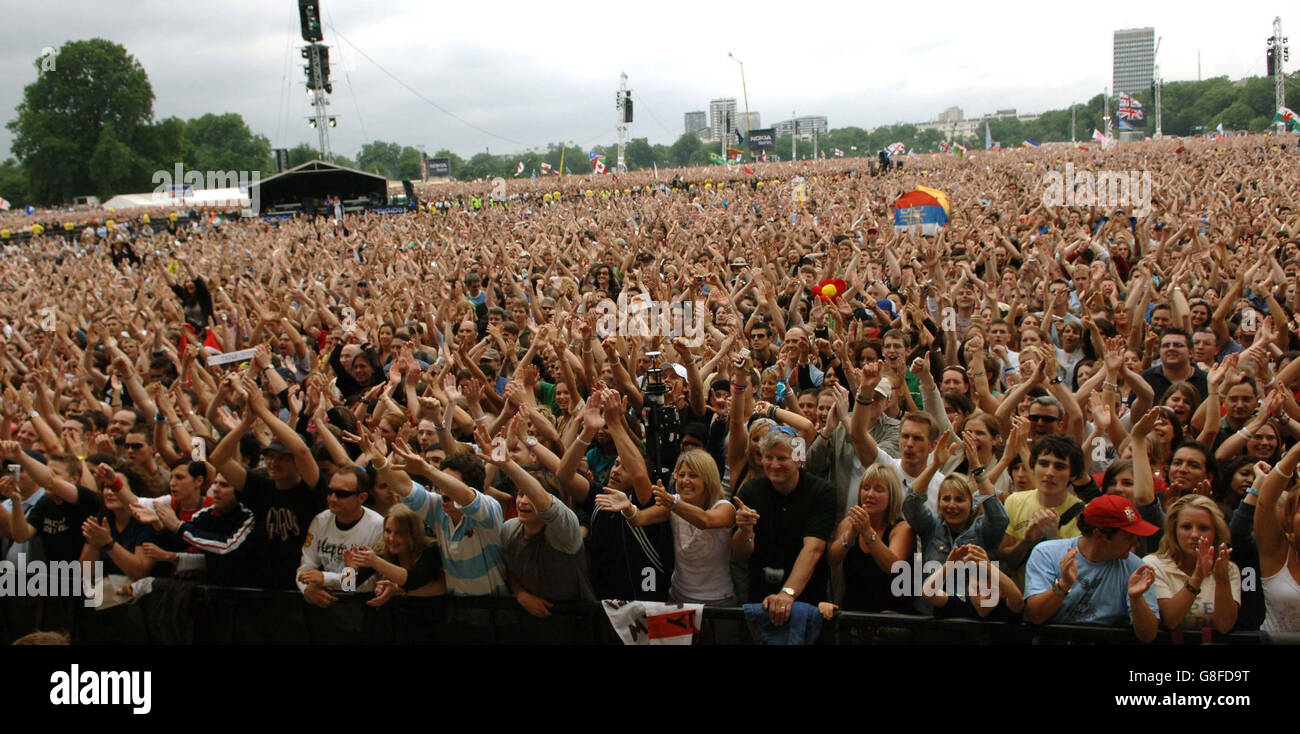 Live 8 Concert, Hyde Park. The crowd Stock Photo - Alamy