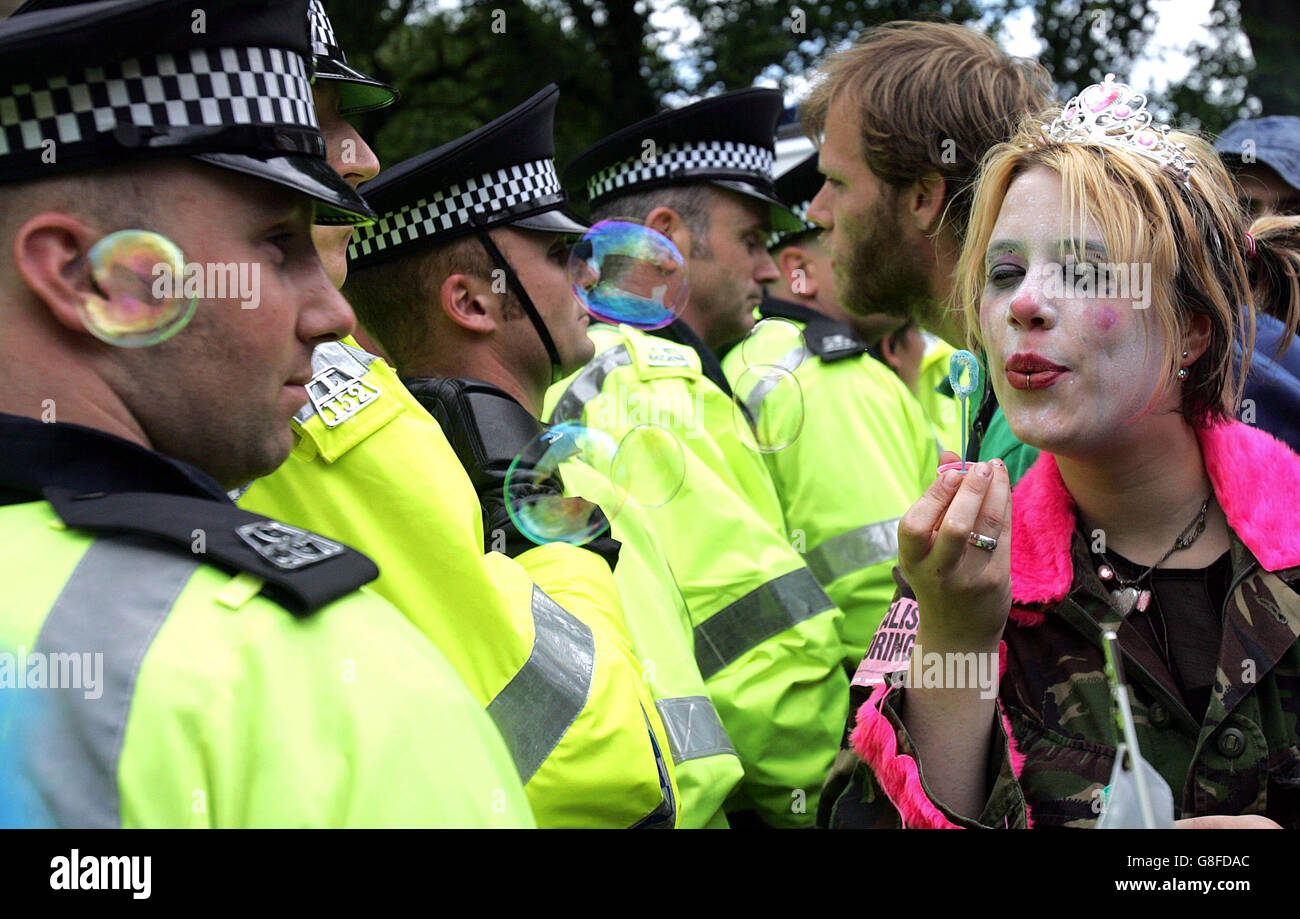 G8 summit protest edinburgh hi-res stock photography and images - Alamy