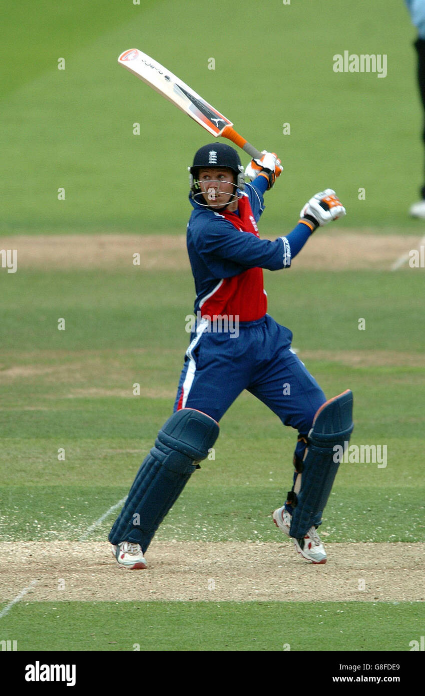 Cricket - The NatWest International Triangular Series - Final - England ...