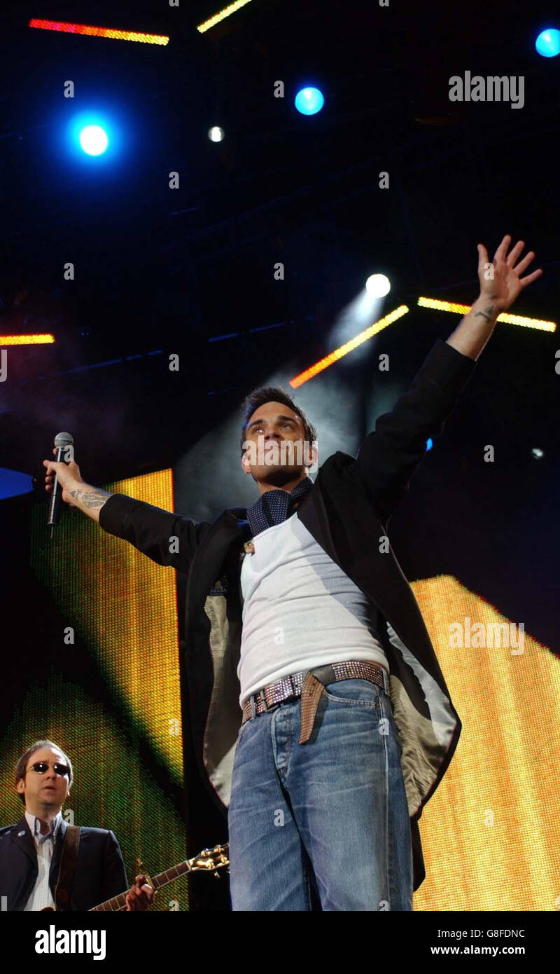 Robbie williams live hyde park hi-res stock photography and images - Alamy