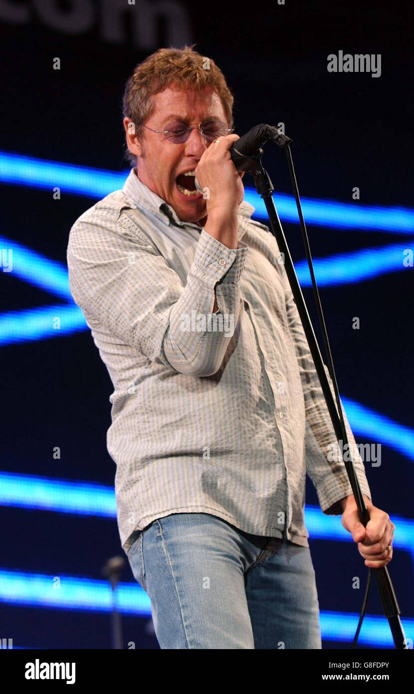 Live8 singing performing celebrity hi-res stock photography and images ...