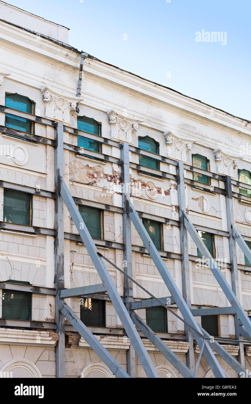 steel beams supporting an old wall of building facade Stock Photo - Alamy