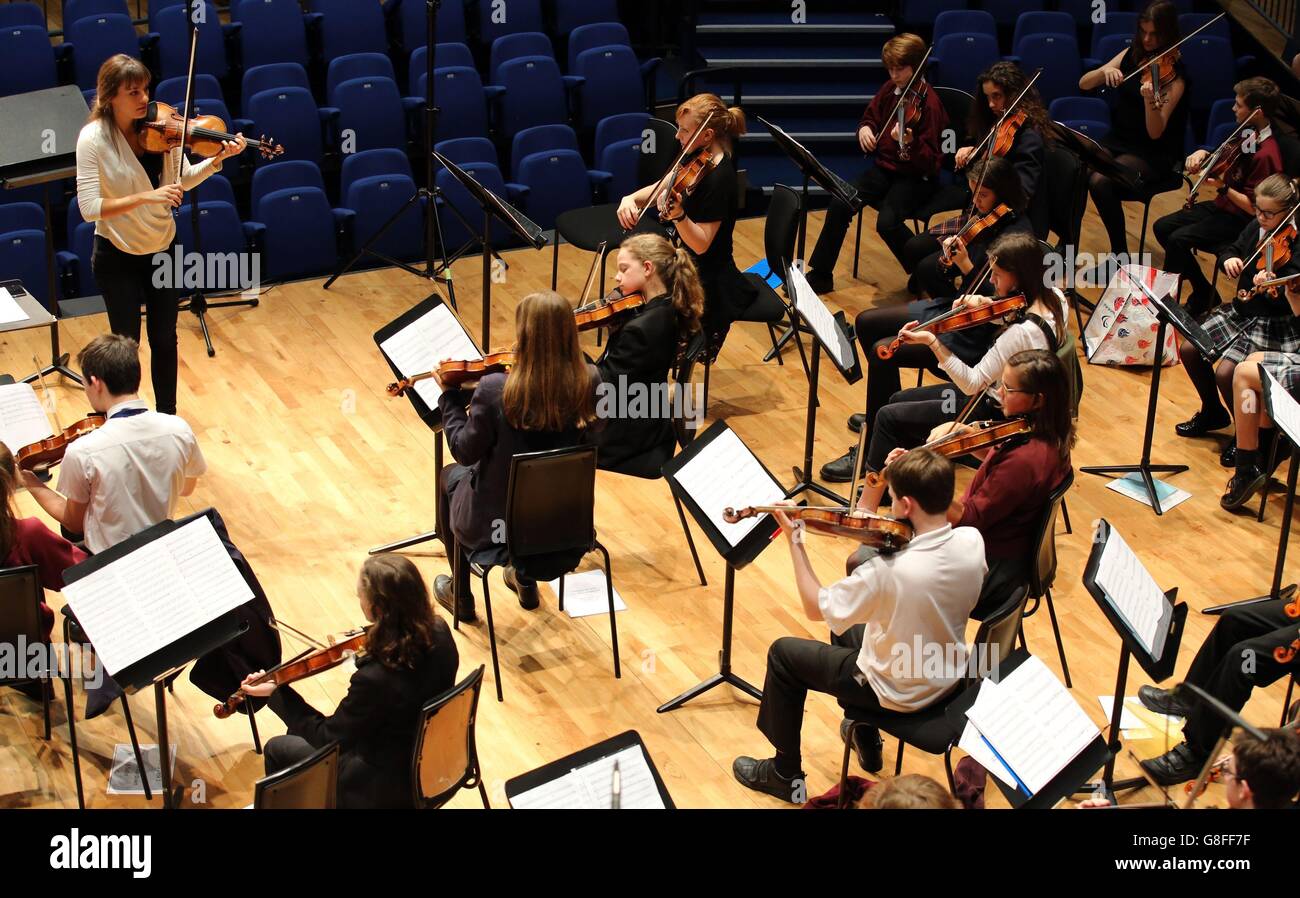 Star Violinist Nicola Benedetti, leads a masterclass session with ...
