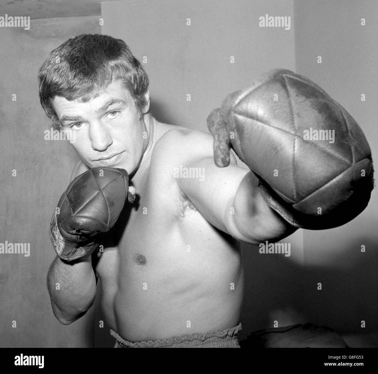 Heavyweight boxer billy walker hi-res stock photography and images - Alamy