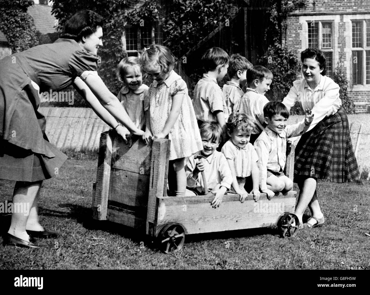 World War Two Children Evacuees Black and White Stock Photos & Images ...