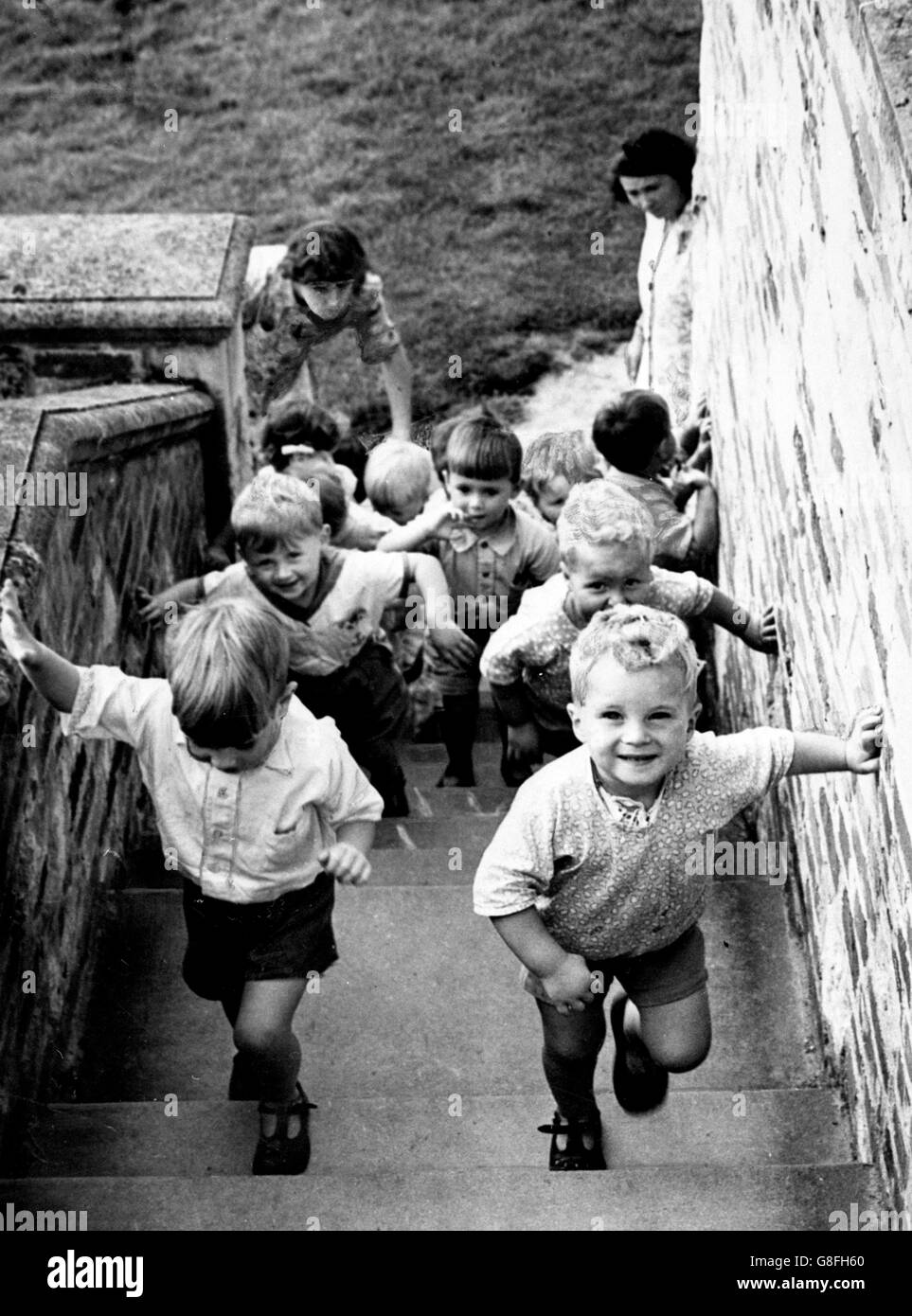 World war two children evacuees hi-res stock photography and images - Alamy