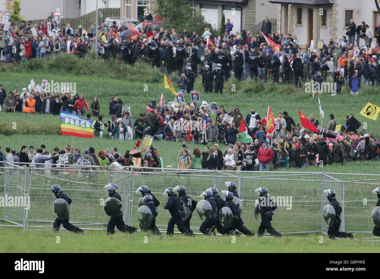 Protesters gleneagles g8 summit hi-res stock photography and images - Alamy