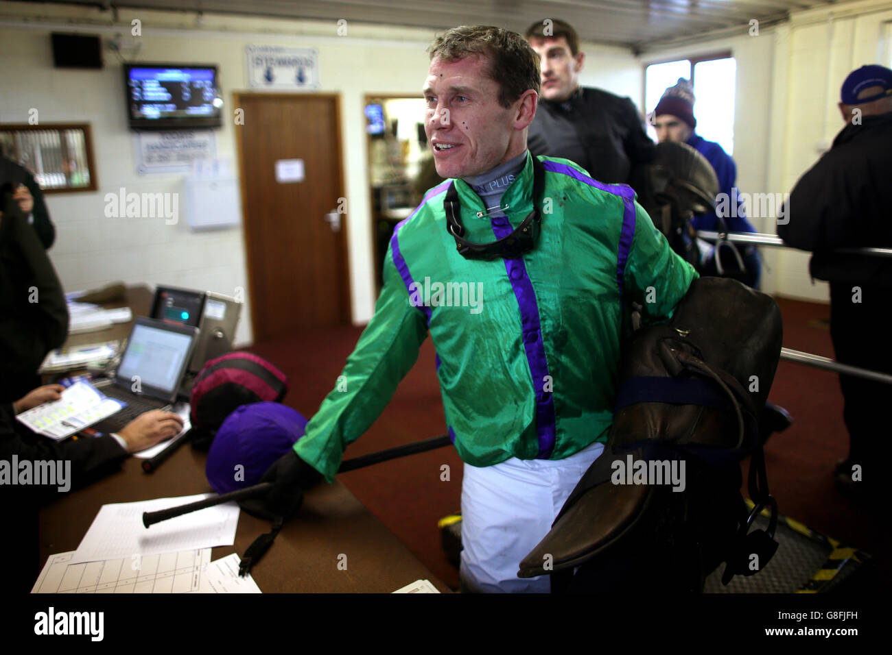 Jockey richard johnson ludlow racecourse hi-res stock photography and ...