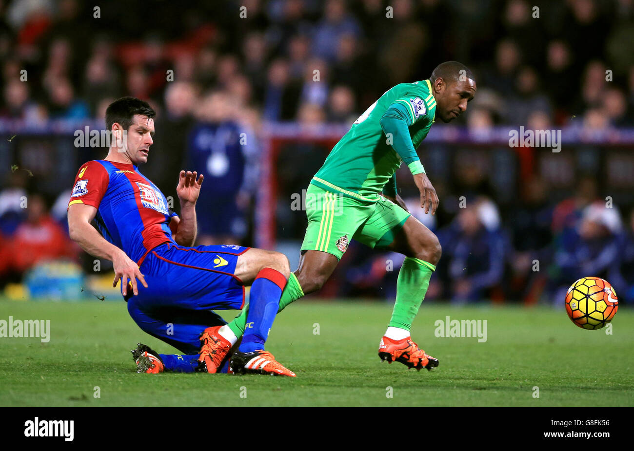 Sunderland's Jermain Defoe (right) gets past Crystal Palace's Scott ...