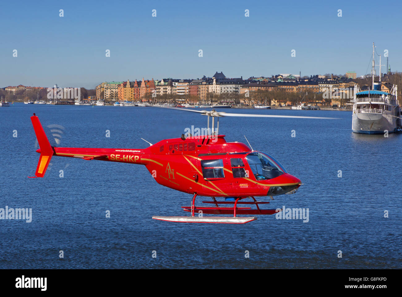 Red helicopter hi-res stock photography and images - Alamy