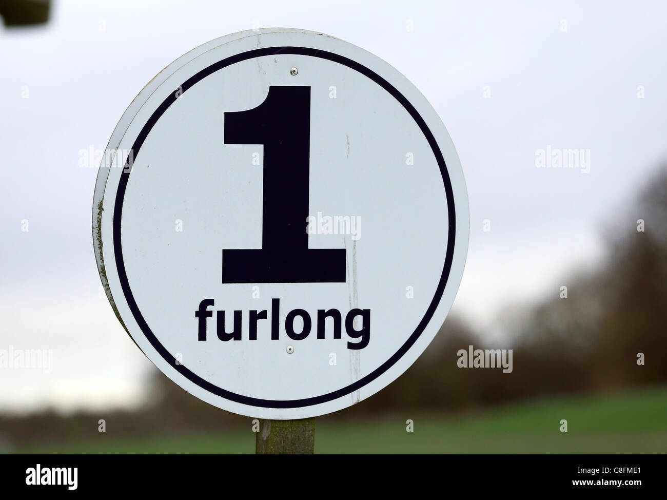 Sign huntingdon racecourse hi-res stock photography and images - Alamy