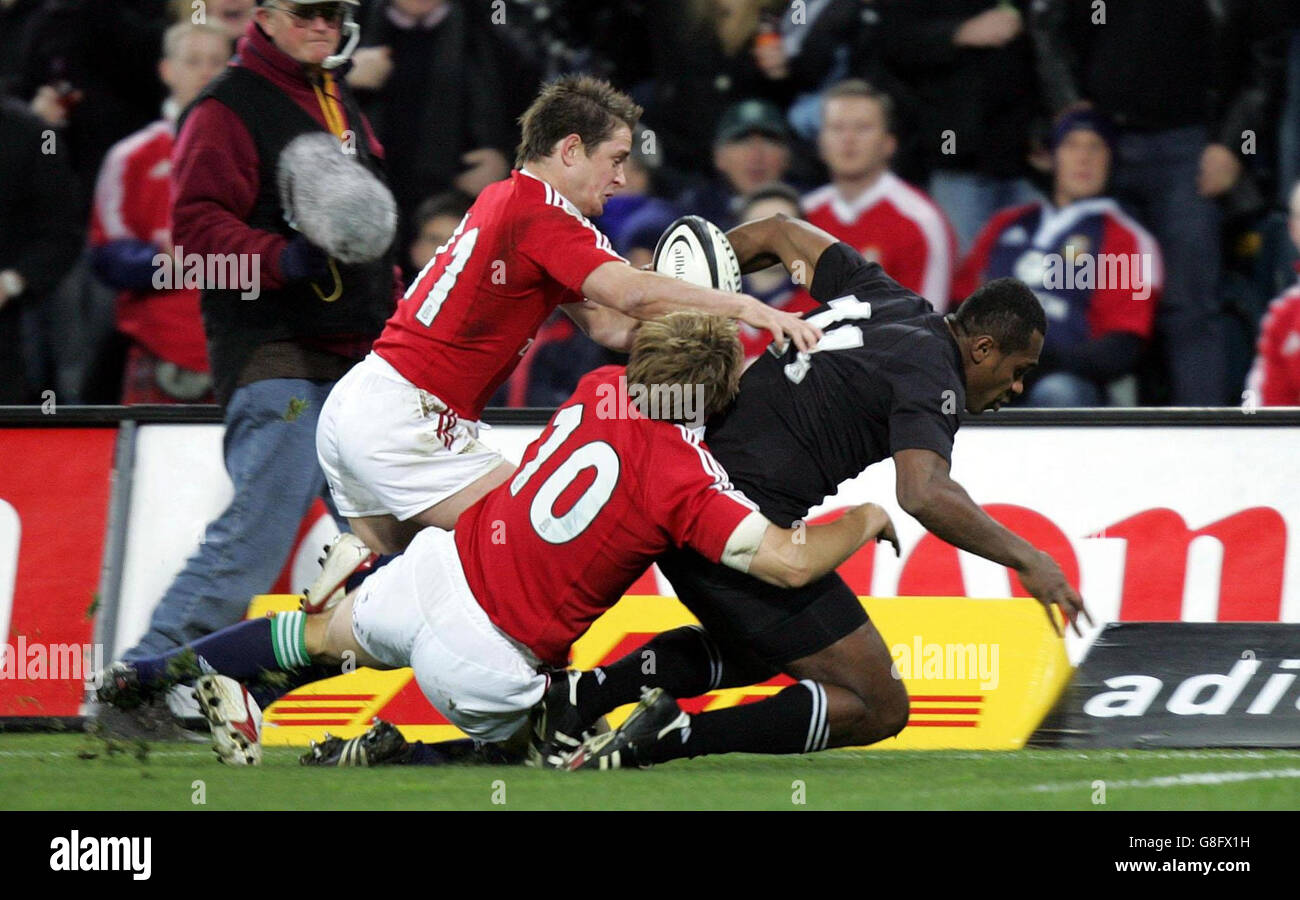 New Zealand's Sitiveni Sivivatu dives for the line to score his first ...