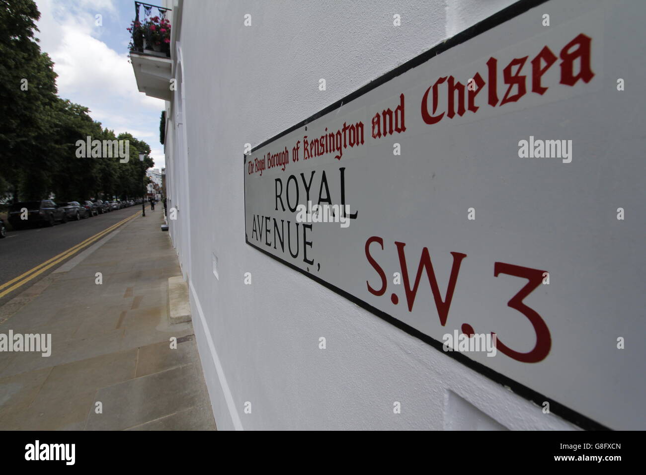 Royal avenue sign Chelsea London Stock Photo - Alamy