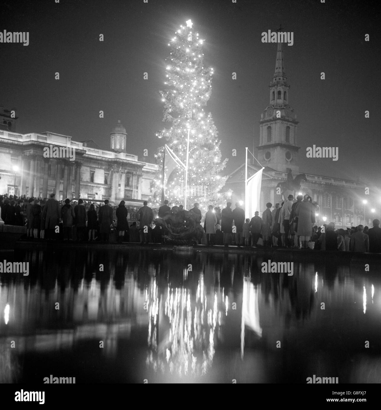 Trafalgar square christmas Black and White Stock Photos & Images - Alamy