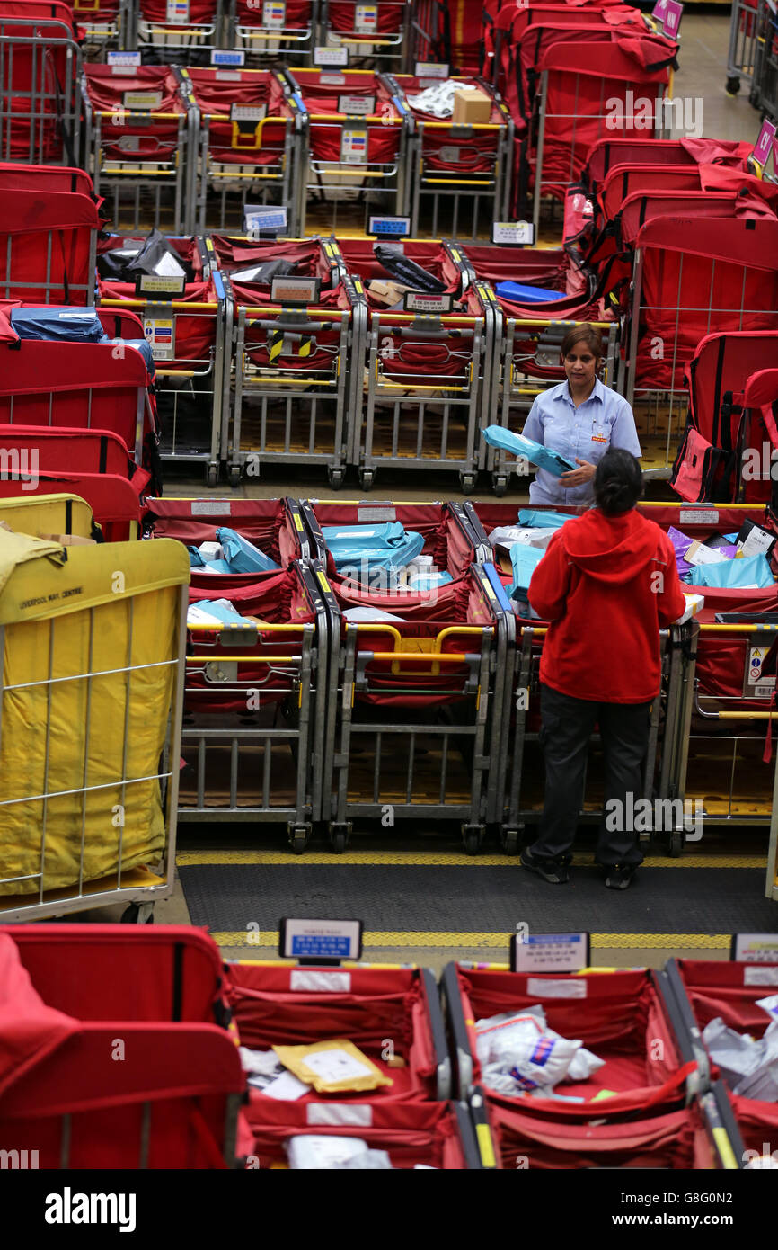 Royal Mail's South Midlands Mail Centre Stock Photo - Alamy