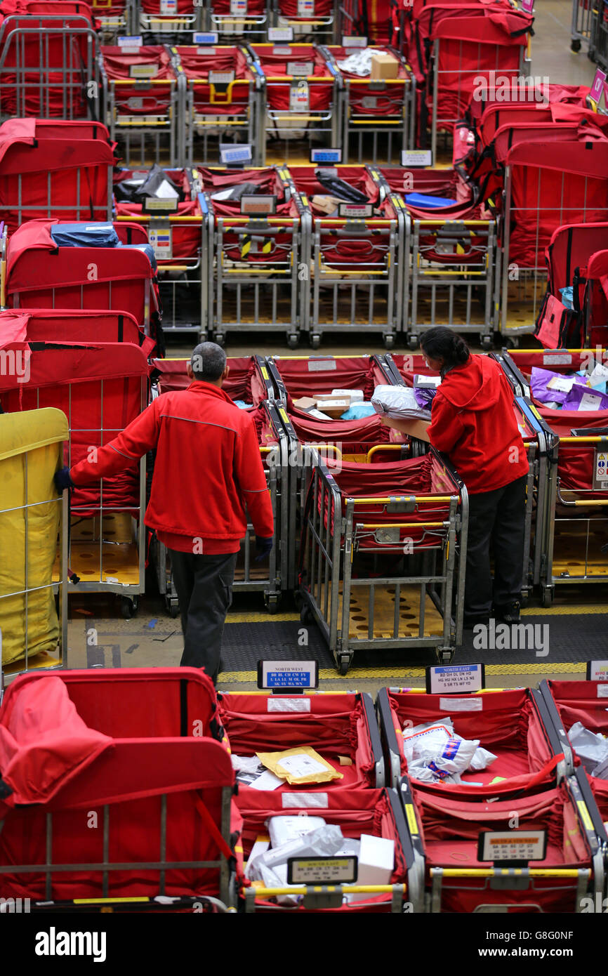 Royal Mail's South Midlands Mail Centre Stock Photo - Alamy