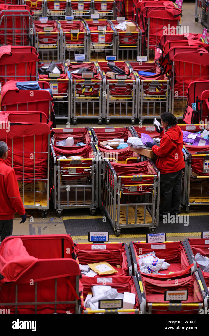 Royal Mail's South Midlands Mail Centre Stock Photo - Alamy