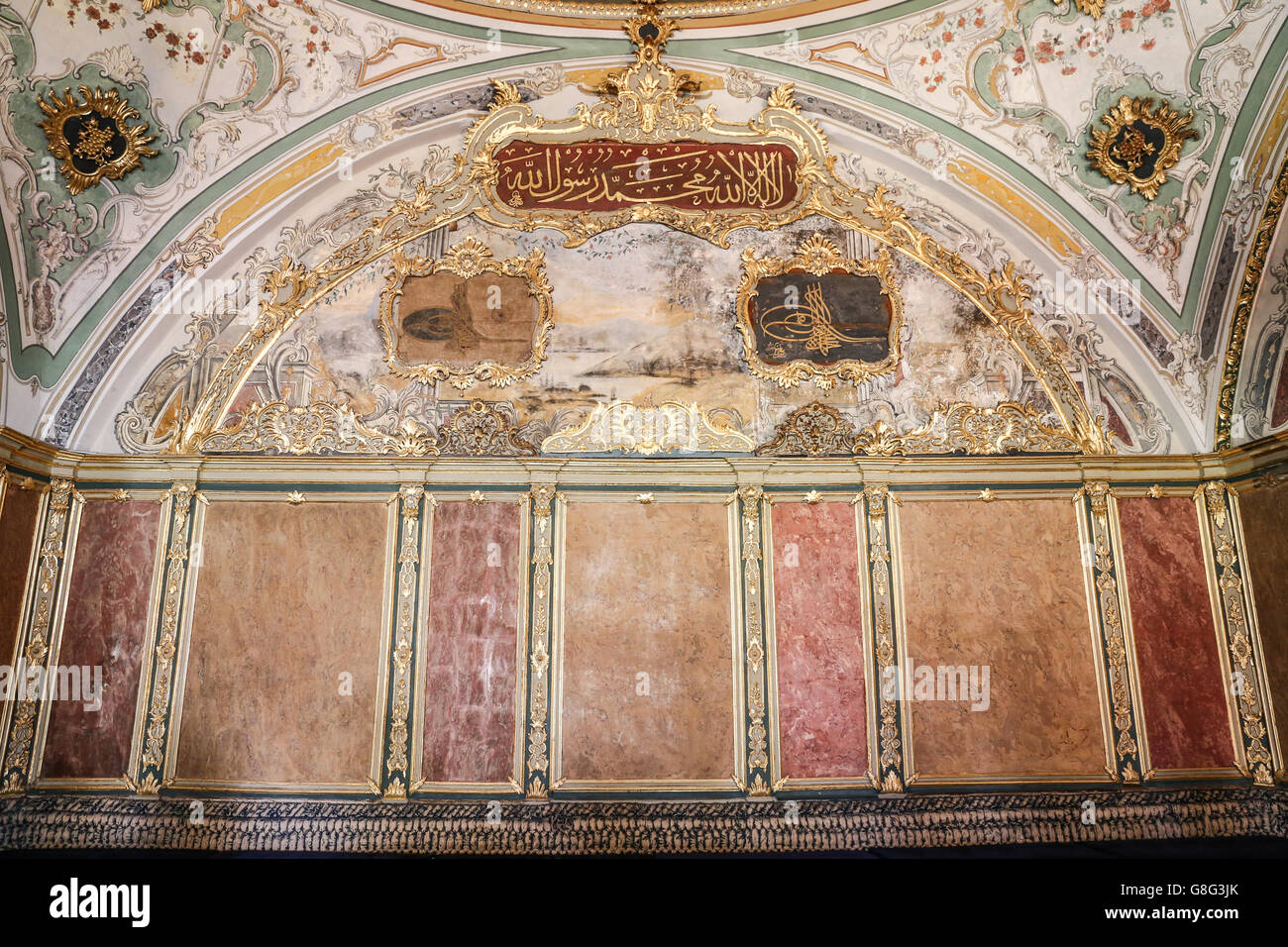 Inside of a room in Topkapi Palace, Istanbul, Turkey Stock Photo - Alamy