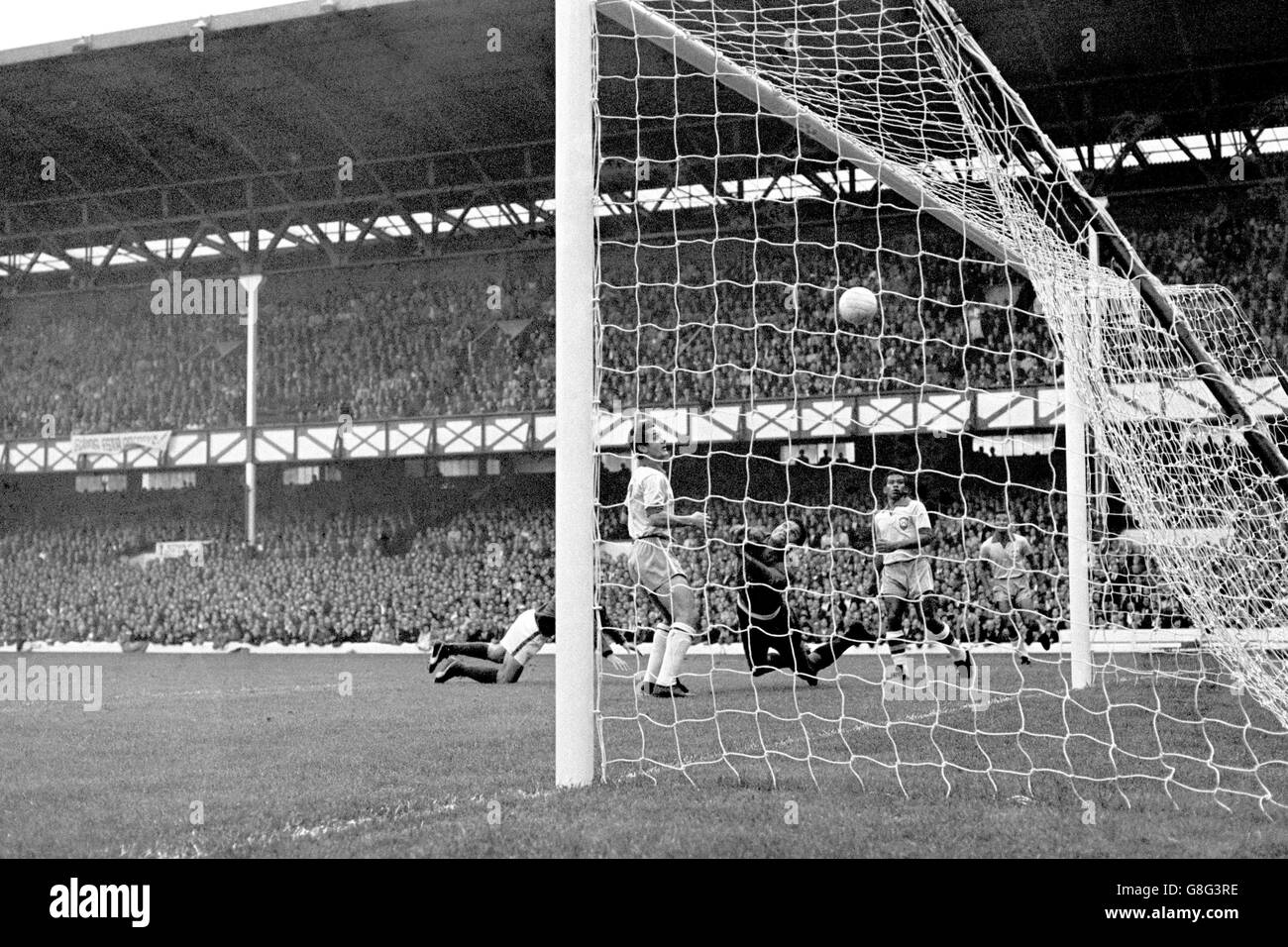 Soccer - World Cup England 1966 - Group Three - Portugal v Brazil ...