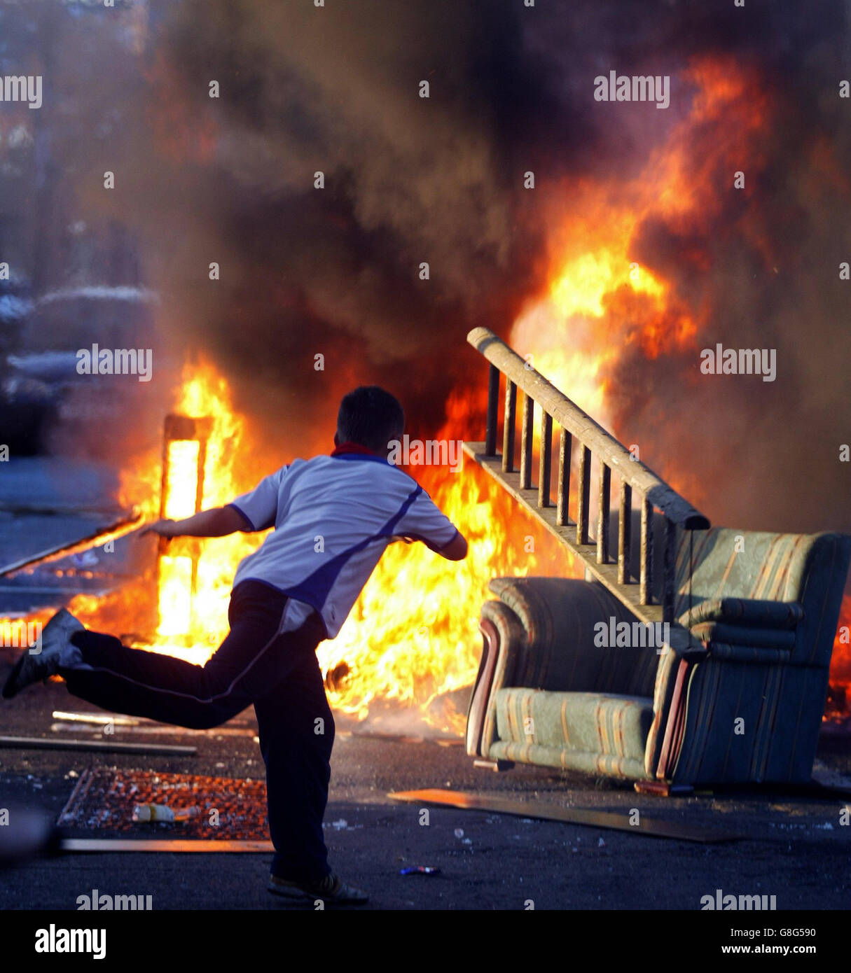 Bonfires to mark the orange order calendar hi-res stock photography and ...