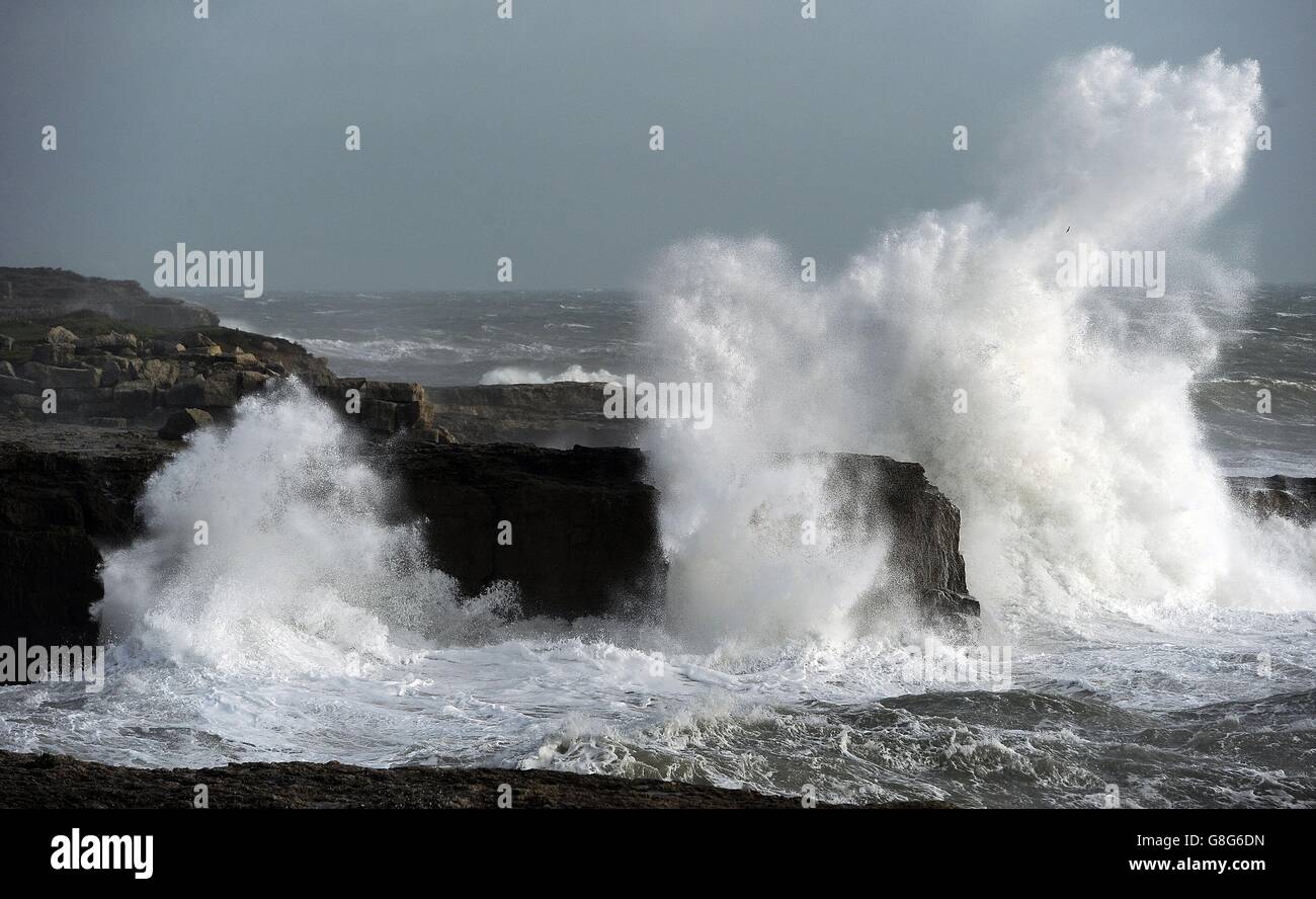 Waves crash into the coast near portland bill in dorset hi-res stock ...