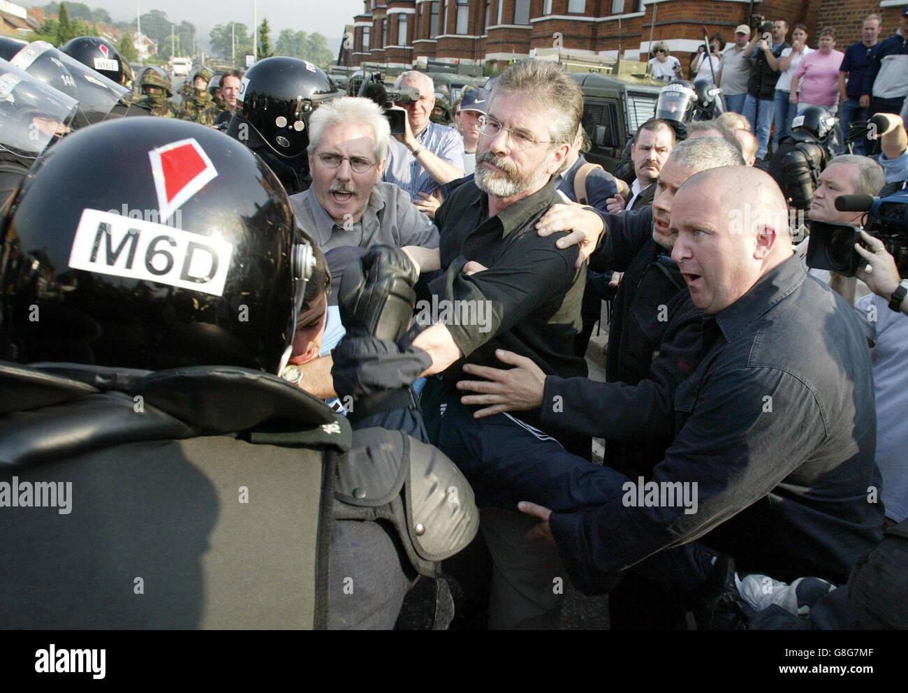Riot ardoyne crumlin road hi-res stock photography and images - Alamy