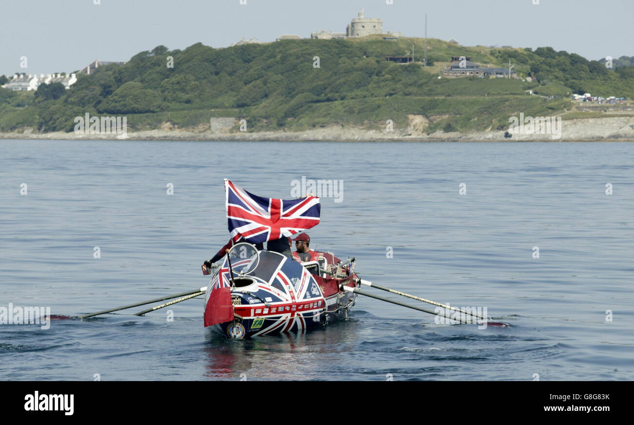 The crew of the 29ft ocean rowing boat Naturally Best arrives in ...