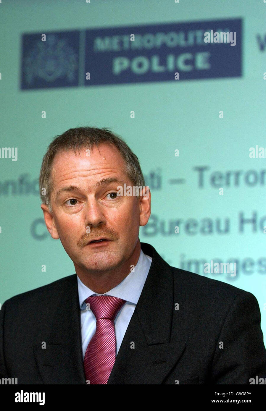 Police press briefing hi-res stock photography and images - Alamy