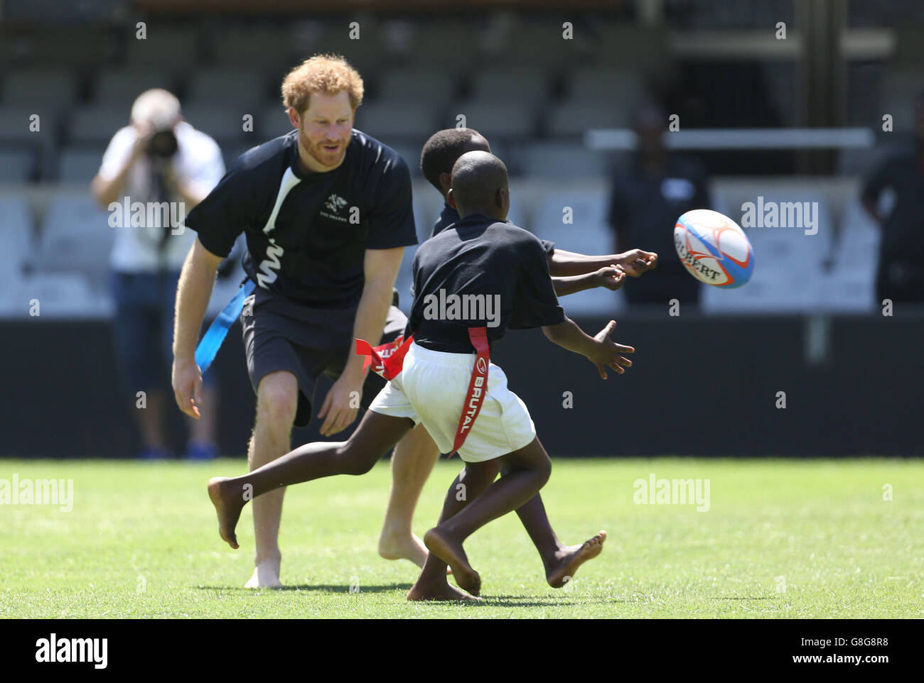 Children playing tag rugby hi-res stock photography and images - Alamy