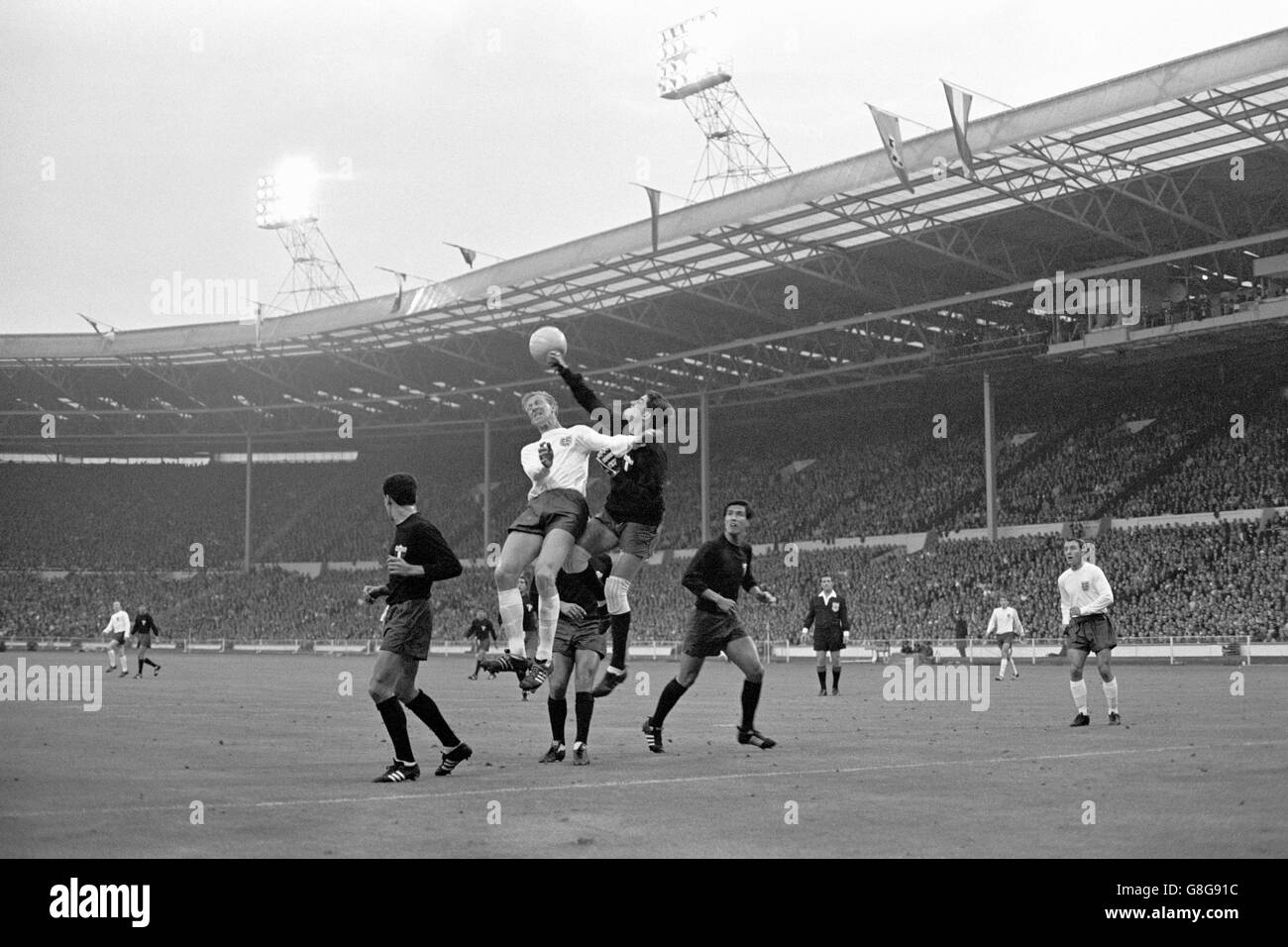Soccer 1966englandscampaign britaincollection1966engcampaign hi-res ...