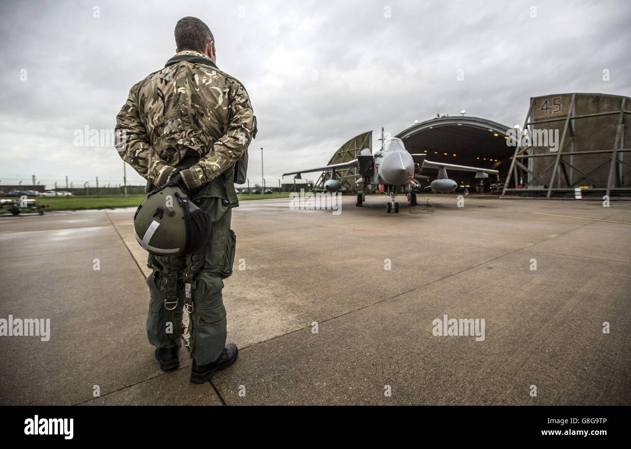 Bombing mission hi-res stock photography and images - Alamy