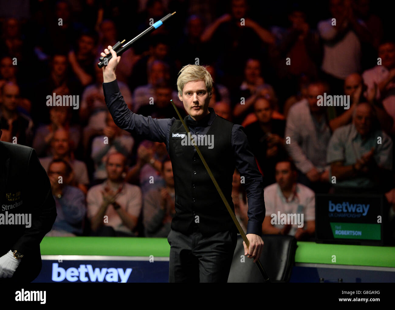Neil Robertson celebrates winning his semi final match against Mark ...
