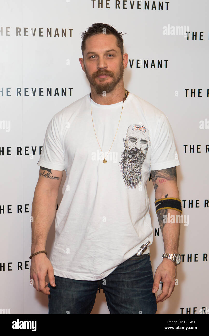 Tom hardy attends a photo call at the empire cinema hi-res stock ...