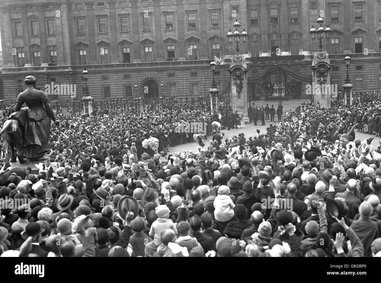 King George V - Buckingham Palace, London Stock Photo - Alamy