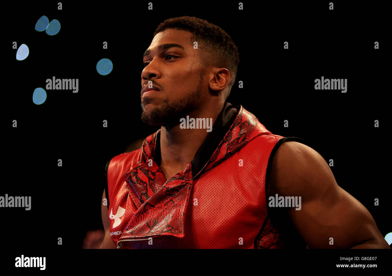 Commonwealth british heavyweight title hi-res stock photography and ...