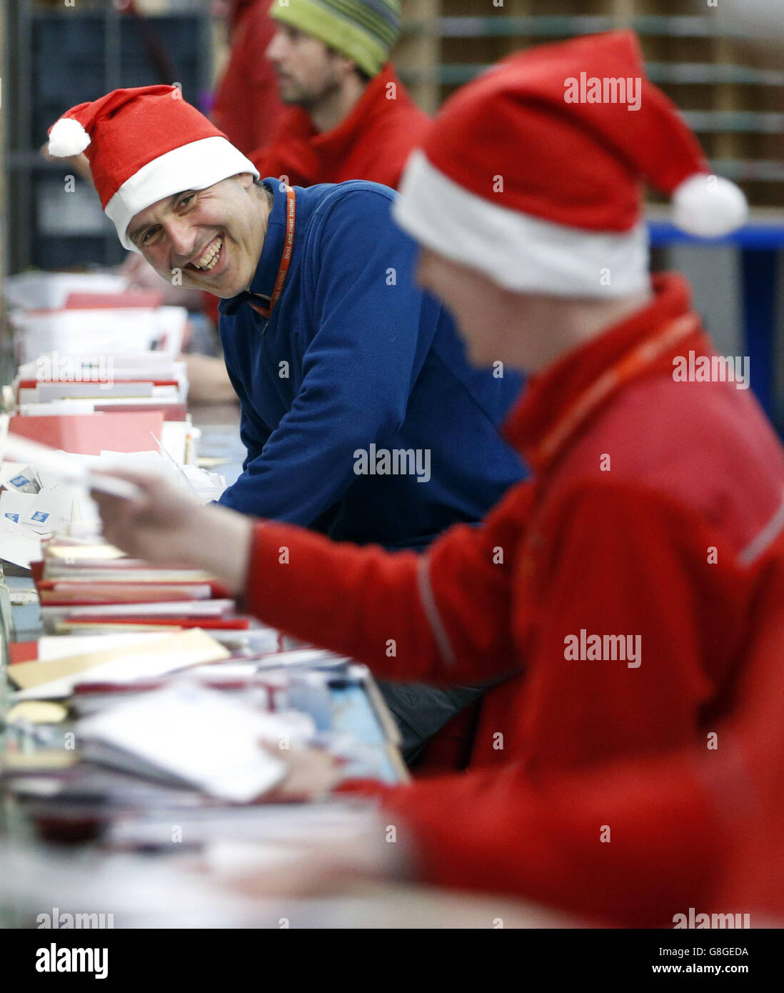 Employees at royal mails glasgow mail centre hi-res stock photography ...