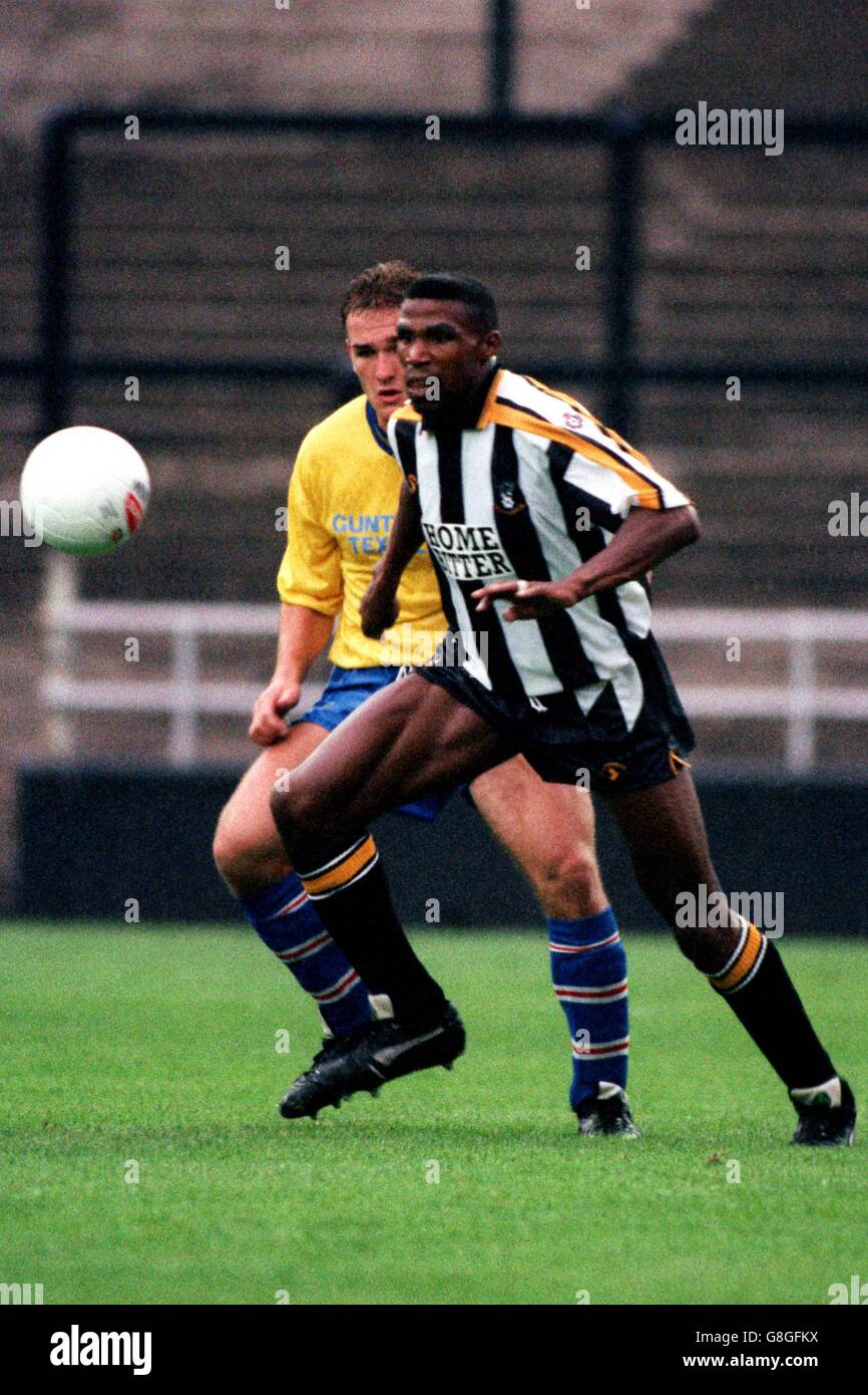 Dave regis football hi-res stock photography and images - Alamy