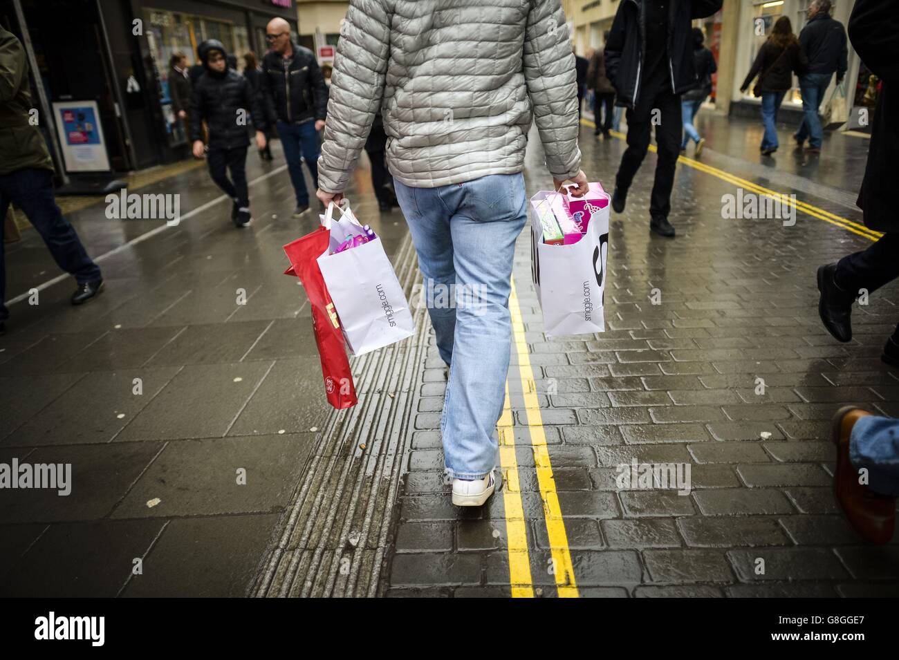 Man christmas shopping panic hi-res stock photography and images - Alamy