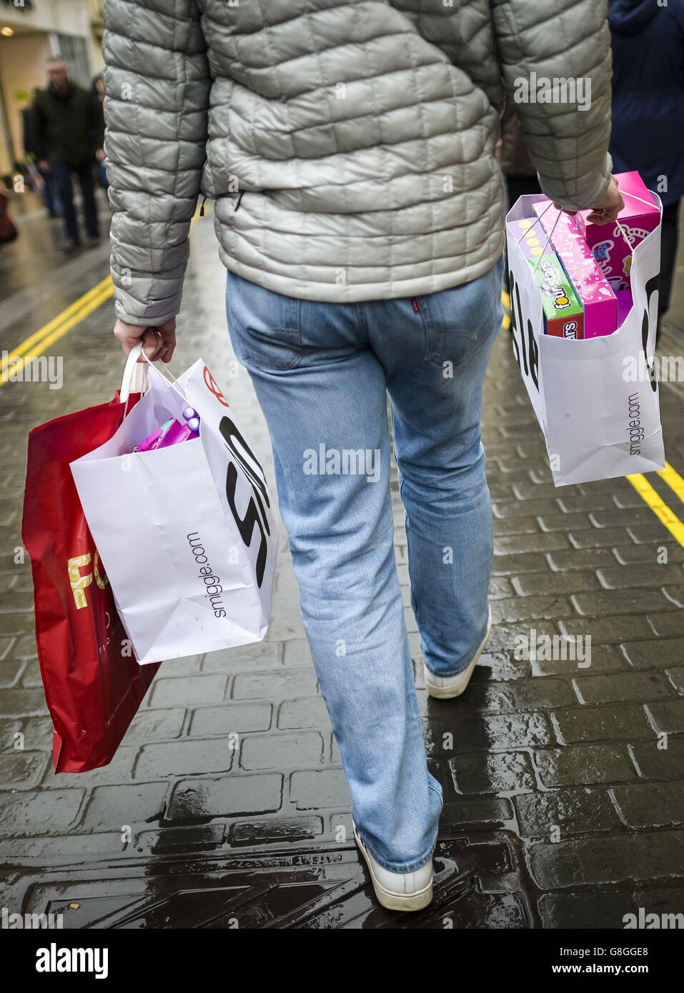 Man christmas shopping panic hi-res stock photography and images - Alamy
