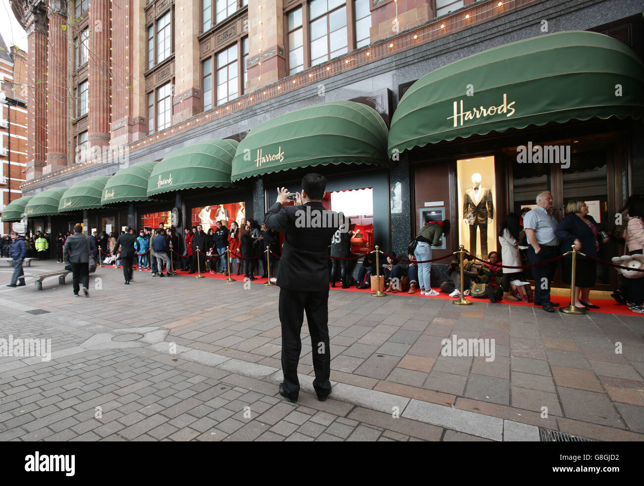 People queuing outside luxury department store Harrods for the Boxing ...