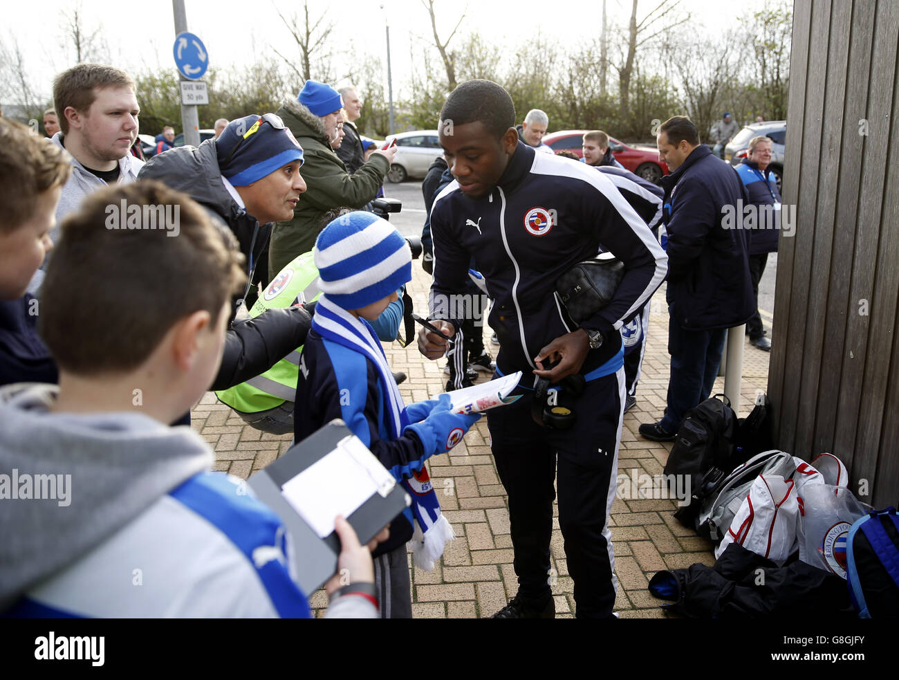 Readings ola john arrives madejski stadium hi-res stock photography and ...