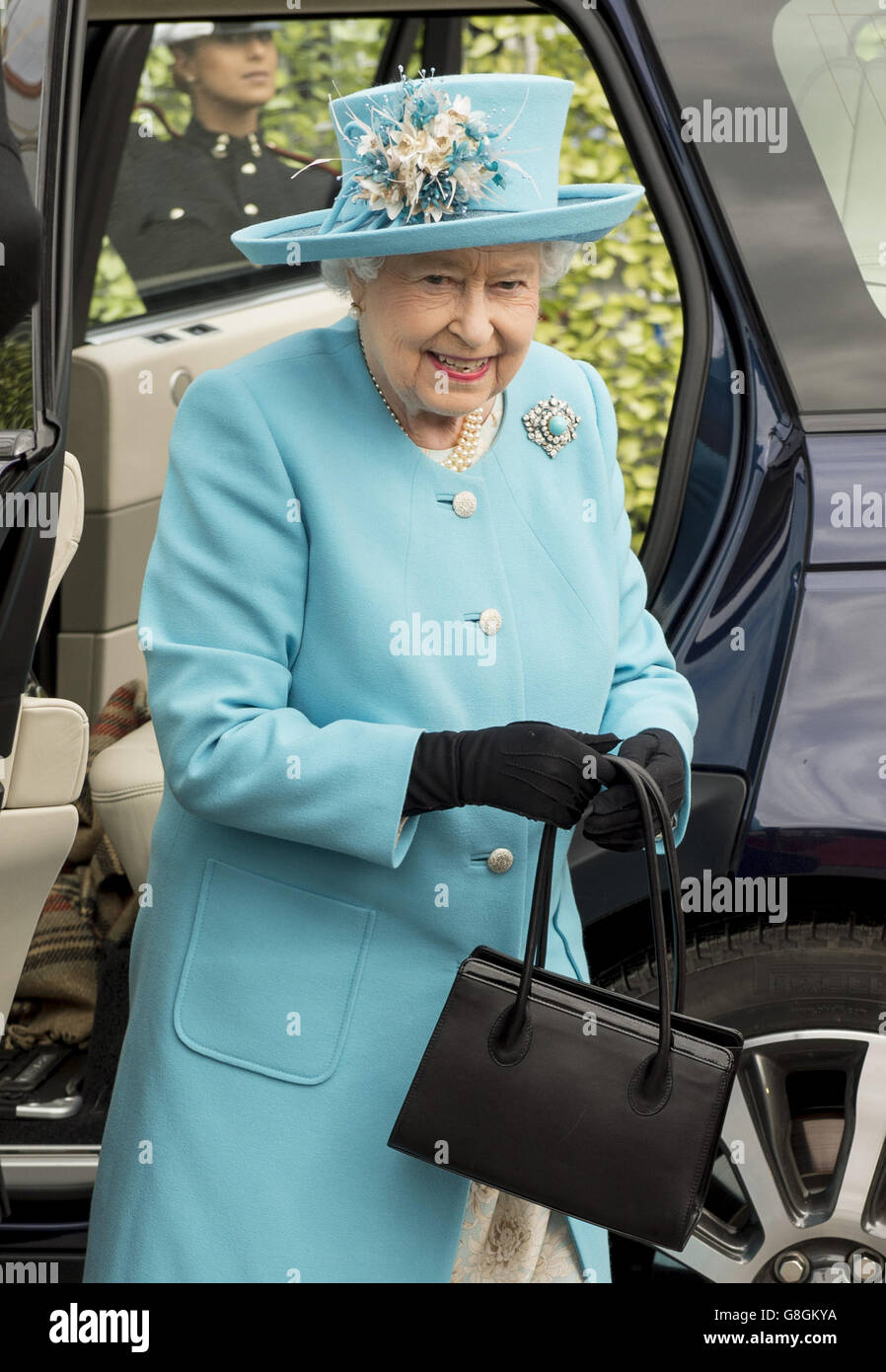Queen elizabeth ii embarks on boat for trip valletta harbour hi-res ...