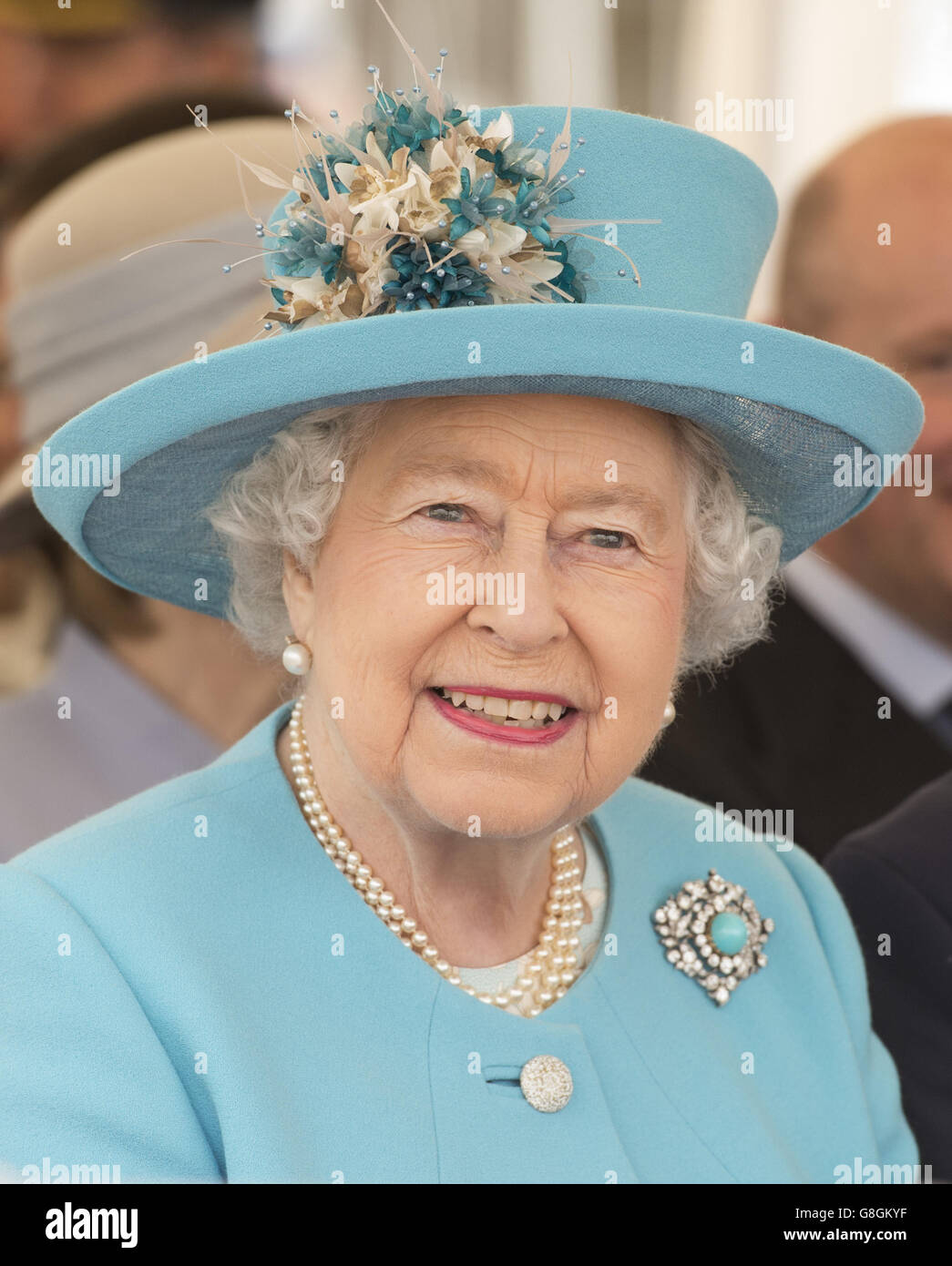 Queen elizabeth ii embarks on boat for trip valletta harbour hi-res ...