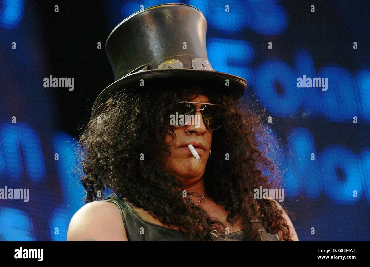 Velvet revolver performing on stage hi-res stock photography and images ...