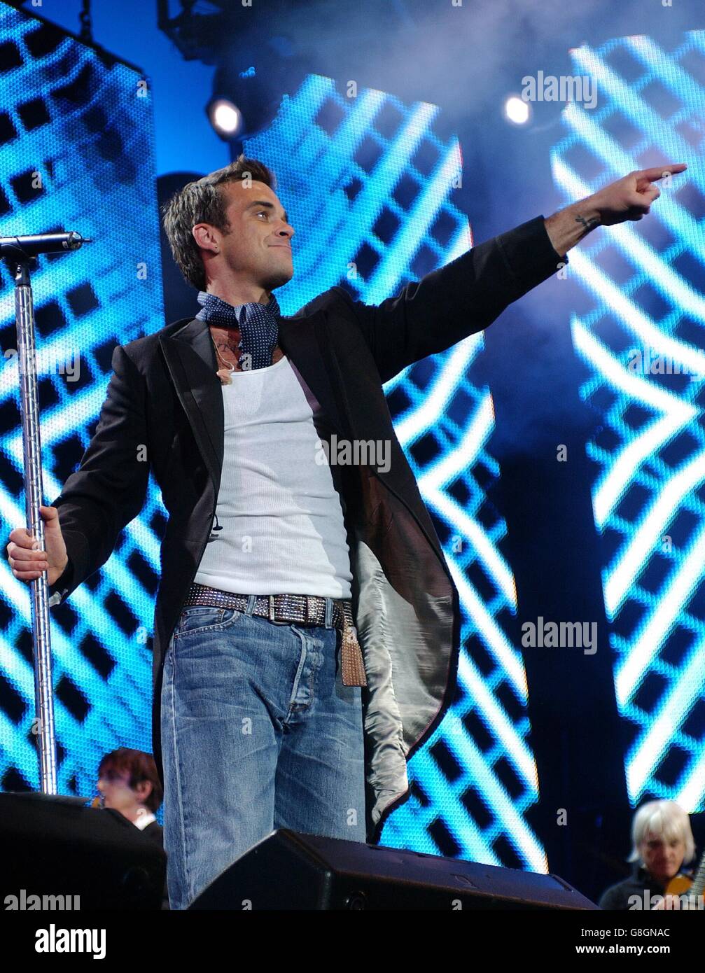 Robbie williams live hyde park hi-res stock photography and images - Alamy