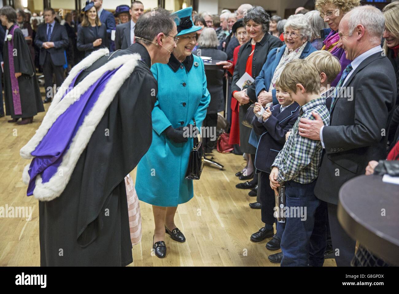 Queen Elizabeth II meets the congregation before unveiling a plaque at ...