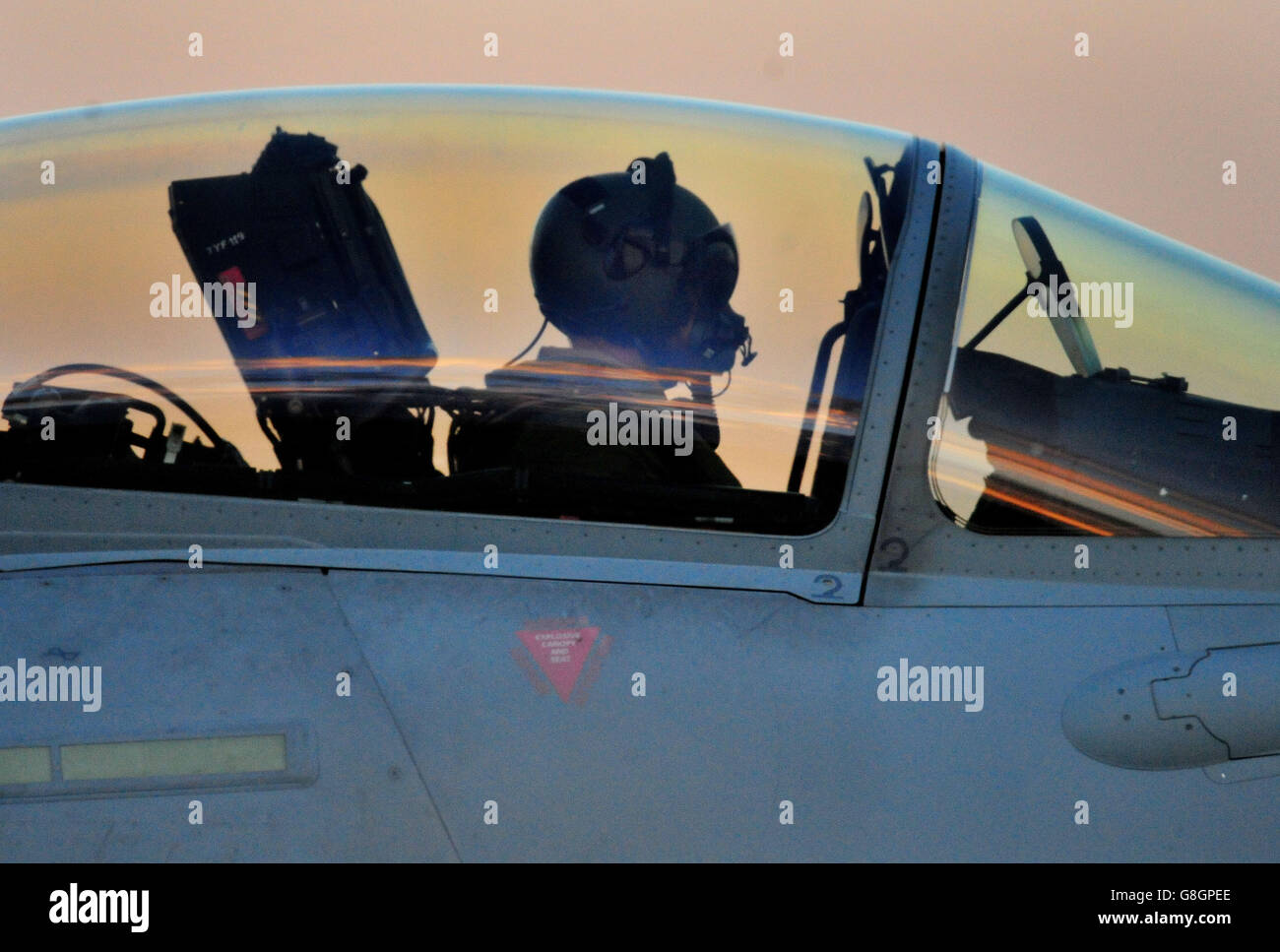 The helmet face mask pilot in raf eurofighter typhoon hi-res stock ...